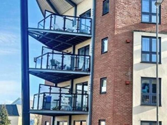 2 Bedroom Flat To Rent In Edge Street, Aylesbury, Bucks, HP19