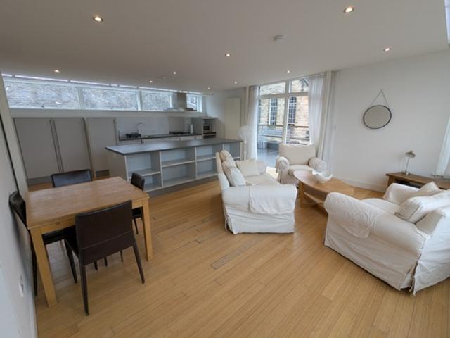 2 bedroom Flat to rent in Edinburgh