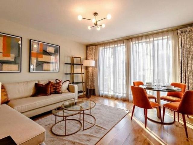 2 bedroom Flat to rent in Fulham Road, London, Fulham, SW3