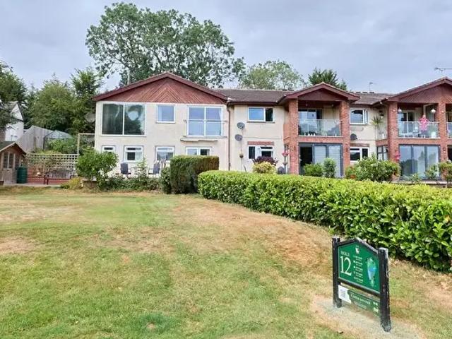 2 Bedroom Flat To Rent In Fairways Court, Hinckley, LE10