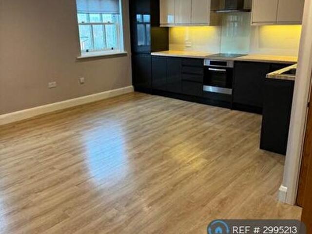 2 Bedroom Flat To Rent In Fairford Leys, Aylesbury, HP19