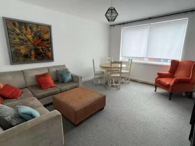 2 bedroom flat to rent in Finchley Road, London NW3