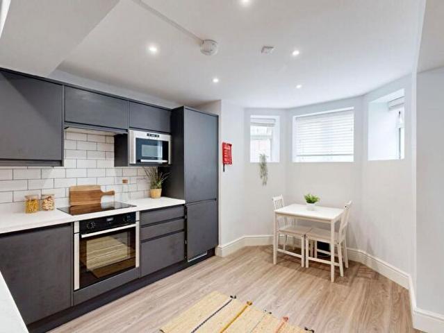 2 Bedroom Flat To Rent In Flat,, Goodwin Street, NG7