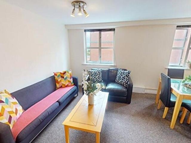 2 Bedroom Flat To Rent In Flat Royal Victoria Court, NG7