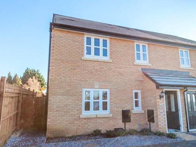 2 Bedroom Flat To Rent In Gardenfield, Higham Ferrers, NN10