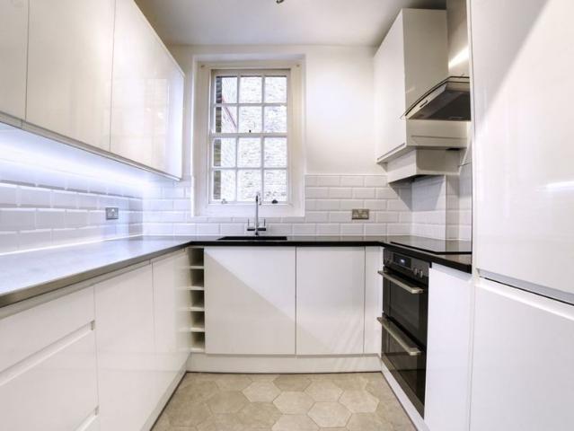 2 Bedroom Flat to Rent in Gladstone Court, 97 Regency Street, London, SW1P