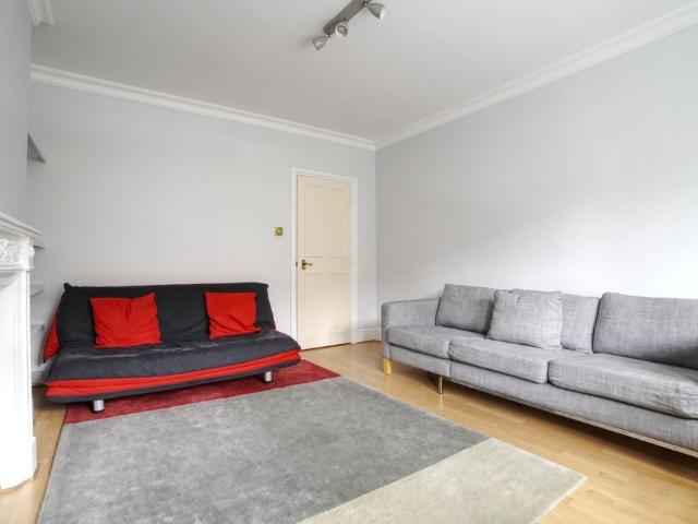 2 Bedroom Flat to Rent in Gladstone Court, 97 Regency Street, London, SW1P