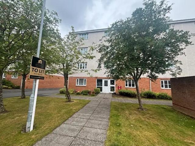 2 Bedroom Flat To Rent In Glenmore Place, Toryglen, Glasgow, G42