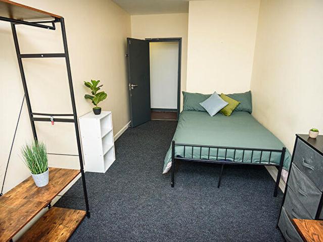 2 Bedroom Flat To Rent In Goldsmith Street Flat, Royal House, Nottingham, NG1