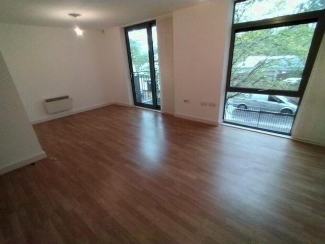 2 Bedroom Flat To Rent In Greenslade House, NG9