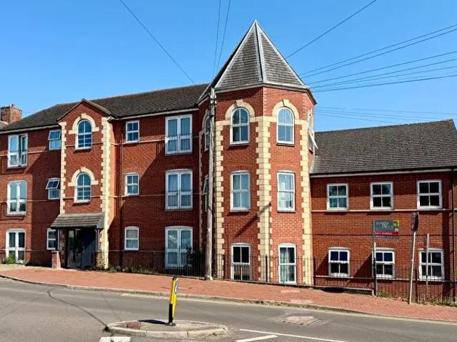2 Bedroom Flat To Rent In Ground Floor Apartment The Towers, Station Road, Desborough, NN14