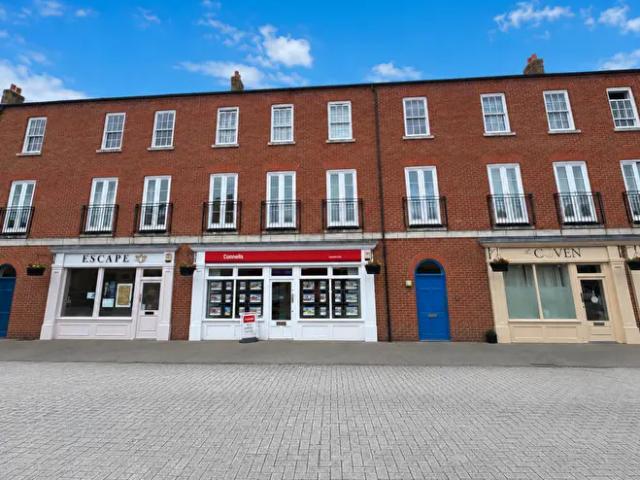 2 Bedroom Flat To Rent In Hampden Square, Aylesbury, HP19