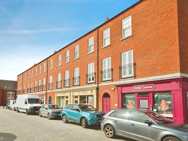 2 Bedroom Flat To Rent In Hampden Square, Aylesbury, HP19