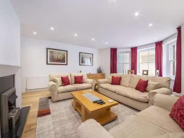 2 bedroom flat to rent in Hampstead, London