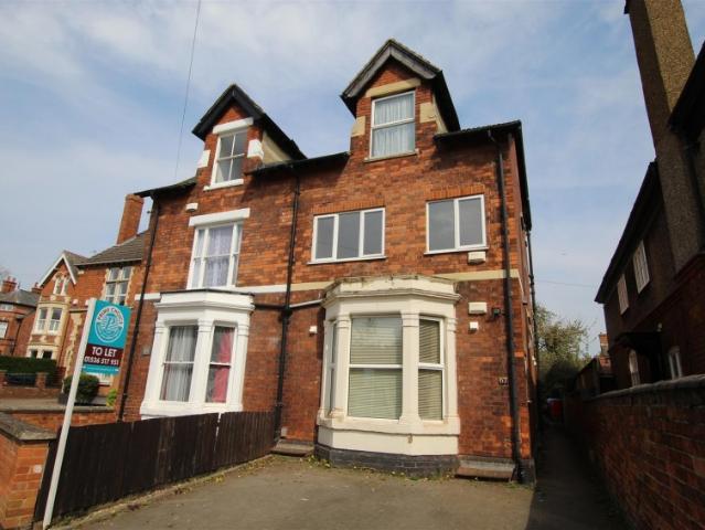 2 Bedroom Flat to Rent in Headlands, Kettering, Northants, NN15