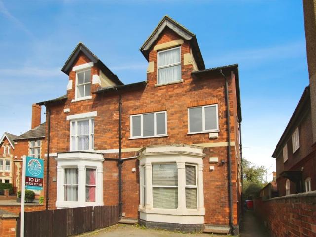 2 Bedroom Flat to Rent in Headlands, Kettering, Northants, NN15