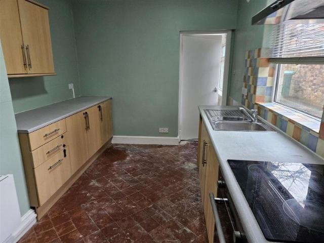 2 Bedroom Flat to Rent in Headlands, Kettering, Northants, NN15