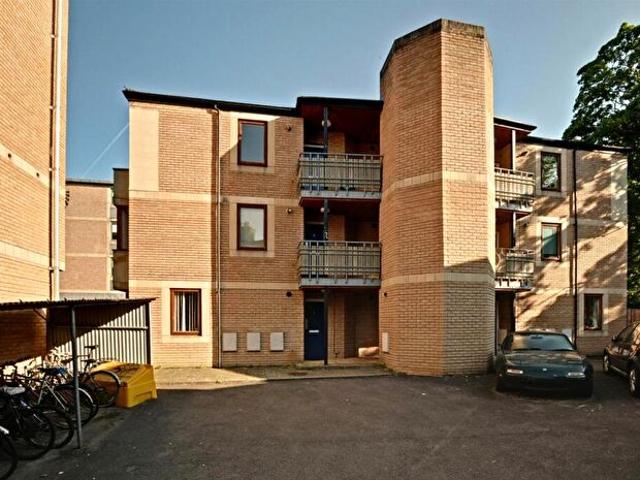 2 Bedroom Flat To Rent In Hertford College Graduate, OX1