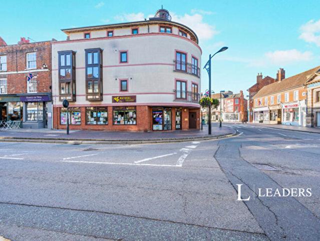 2 Bedroom Flat To Rent In High Street, Newport Pagnell, Buckinghamshire, MK16
