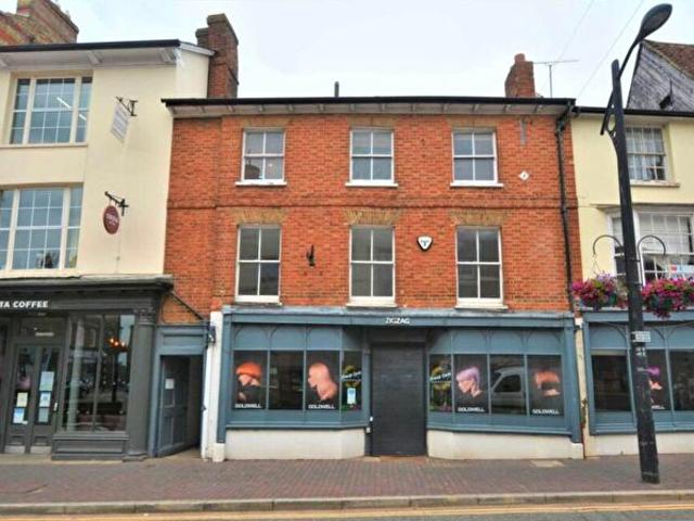 2 Bedroom Flat To Rent In High Street, Newport Pagnell, MK16