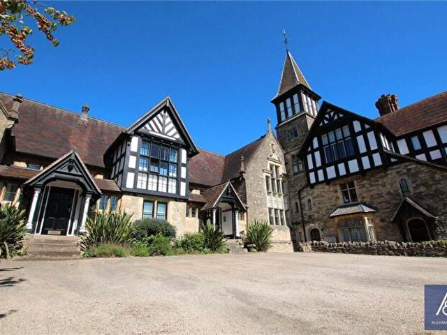 2 Bedroom Flat To Rent In High Street, Brackley, Northamptonshire, NN13