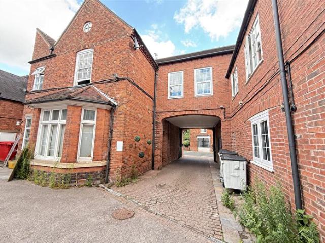 2 Bedroom Flat To Rent In High Street, Coleshill, B46