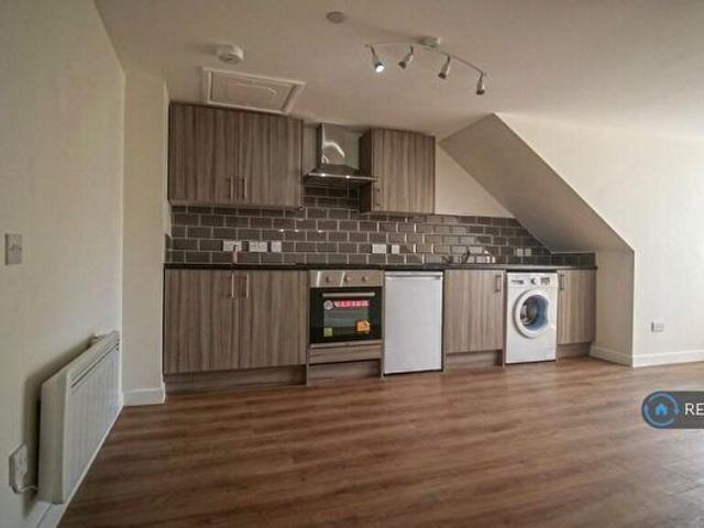 2 Bedroom Flat To Rent In High Street, Dumbarton, G82