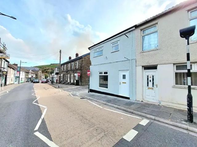 2 Bedroom Flat To Rent In High Street, Ferndale, CF43