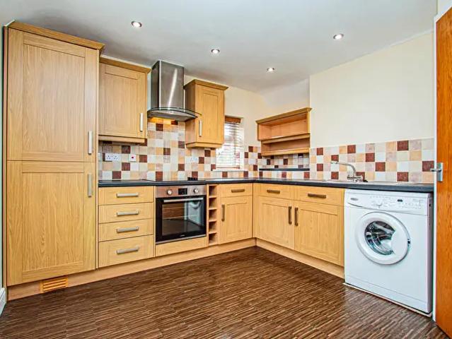 2 Bedroom Flat To Rent In High Street, Irthlingborough, NN9