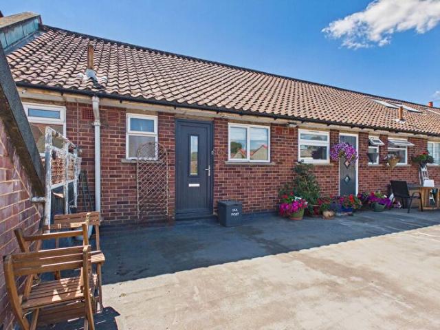 2 Bedroom Flat To Rent In High Street, Princes Risborough, Buckinghamshire, HP27