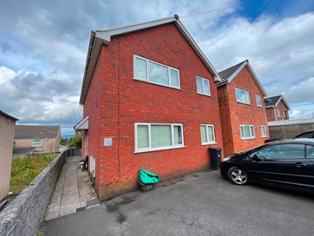2 Bedroom Flat To Rent In High Street, Skewen, Neath, SA10
