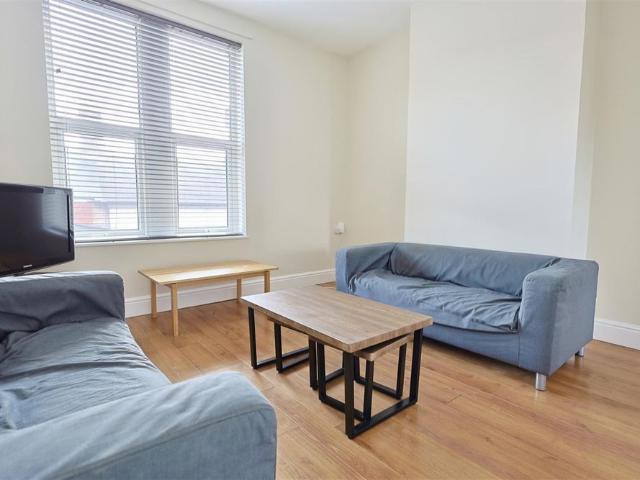 2 bedroom Flat to rent in High Street West, Wallsend, Tyne and Wear, NE28