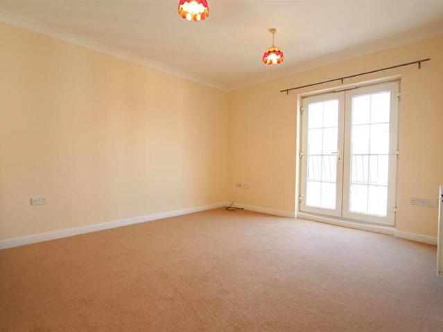 2 Bedroom Flat To Rent In Hoxne Court, St Edmunds Road, NN1