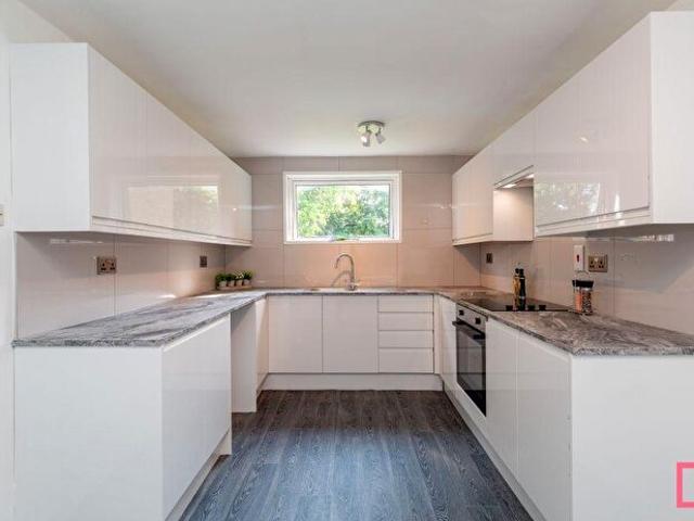 2 Bedroom Flat To Rent In Kingsthorpe House, Northampton, Northamptonshire, NN2