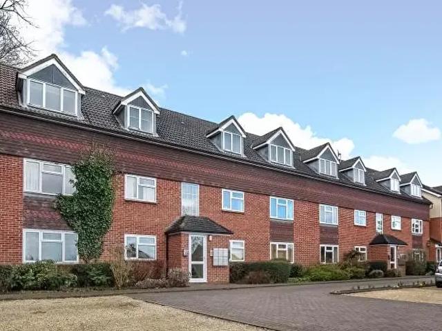 2 Bedroom Flat To Rent In Larch Close, Oxford, OX2