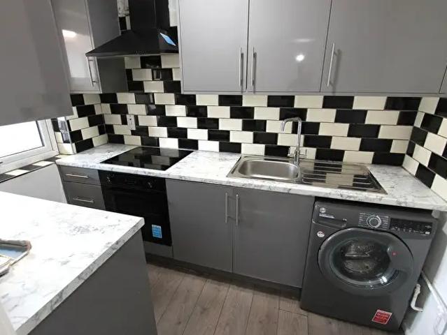 2 Bedroom Flat To Rent In Leyland Drive, Northampton, NN2