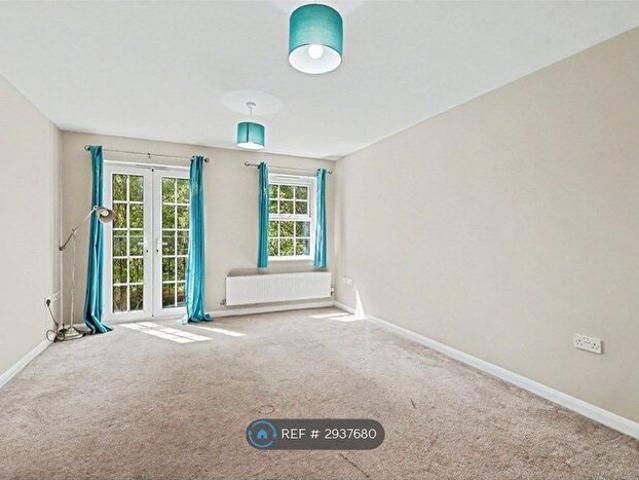 2 Bedroom Flat To Rent In Lion Court, Northampton, NN4
