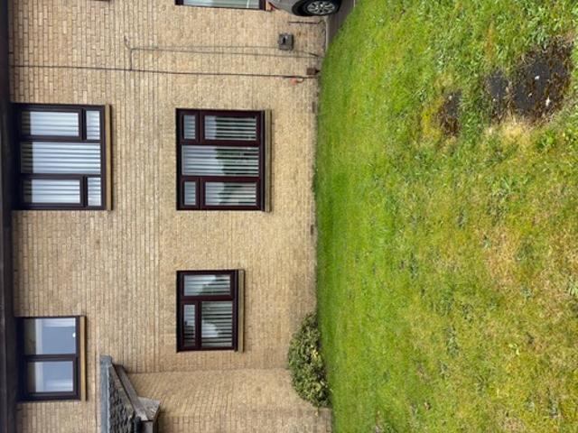 2 bedroom Flat to rent in Livingston