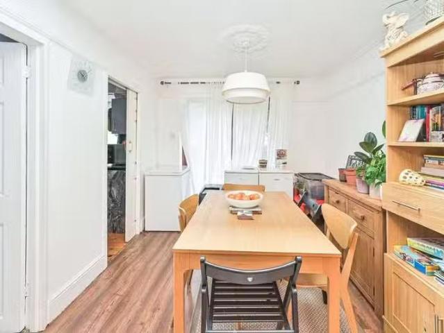 2 bedroom flat to rent in London, NW7