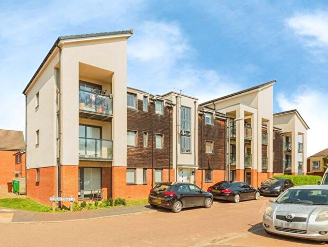 2 Bedroom Flat To Rent In Putman Street, Aylesbury, Buckinghamshire, HP19