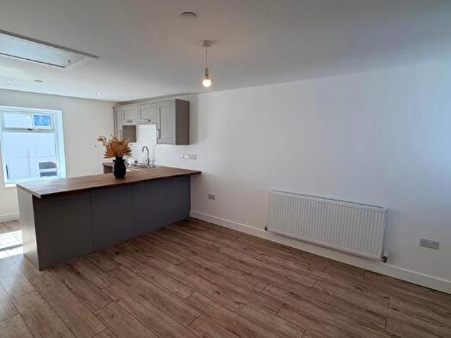2 Bedroom Flat To Rent In Perrott Street, Treharris, Treharris, Merthyr Tydfil, CF46