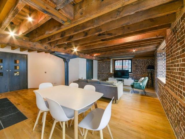 2 bedroom flat to rent in Port East E14