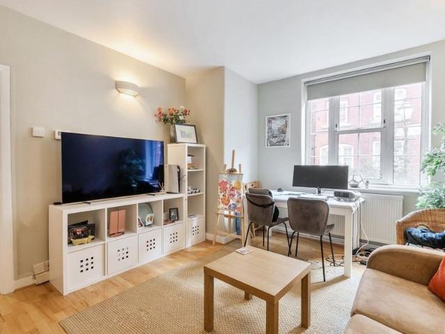 2 Bedroom Flat to Rent in Probyn House Page Street, London, SW1P