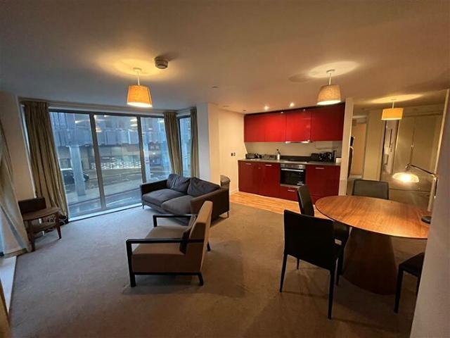 2 Bedroom Flat To Rent In Queens Road, Nottingham, Nottinghamshire, NG2