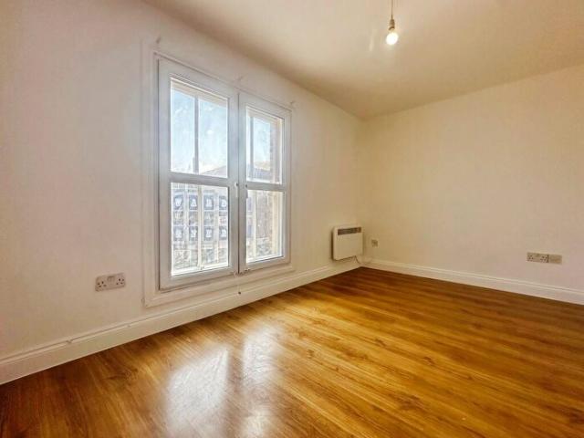 2 Bedroom Flat To Rent In Regent Street, Hinckley, Leicestershire, LE10