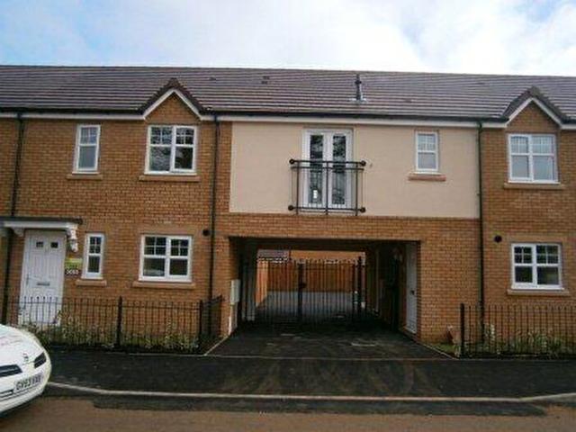 2 Bedroom Flat To Rent In Redgrave Drive, NN18