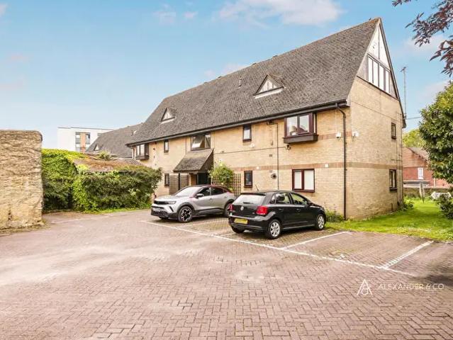 2 Bedroom Flat To Rent In Reynard Court, Bicester, OX26
