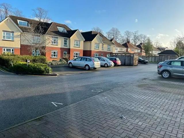2 Bedroom Flat To Rent In Robin Hood Lane, Hall Green, B28