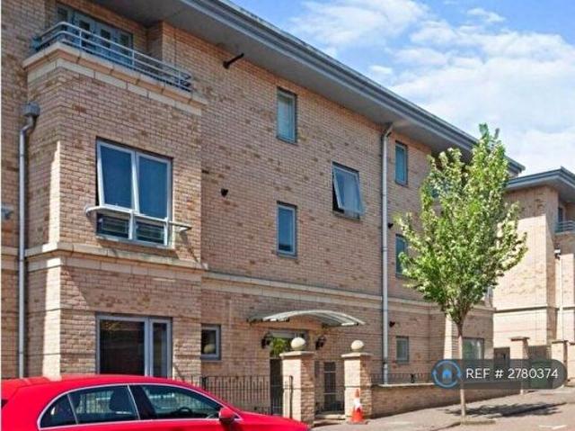 2 Bedroom Flat To Rent In Robinson Street, Bletchley, Milton Keynes, MK3
