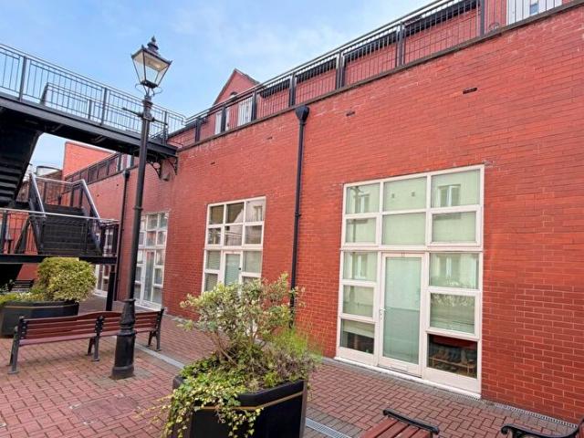 2 Bedroom Flat To Rent In St. James Court, Burton On Trent, DE14